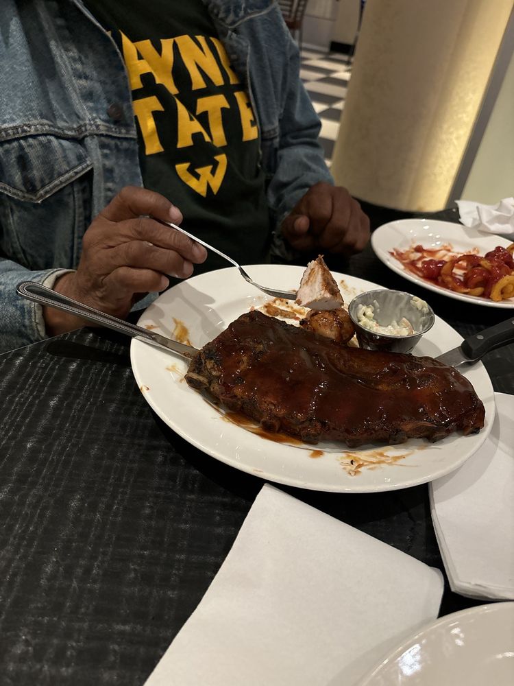 THE LODGE DINER - Updated July 2025 - 70 Photos & 68 Reviews - 2901 ...