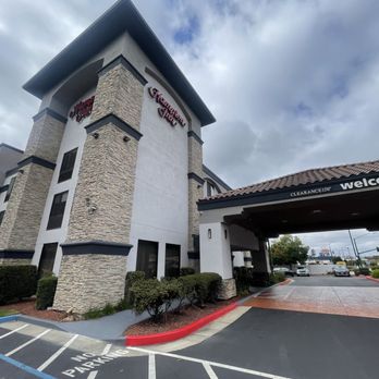 HAMPTON INN OAKLAND-HAYWARD - Updated October 2025 - 222 Photos & 108 ...