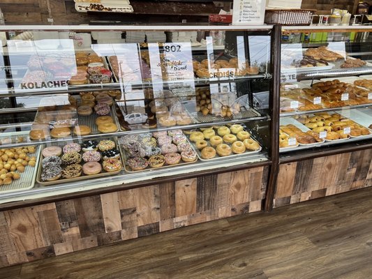 SNOWFLAKE DONUTS - Updated October 2025 - 139 Photos & 189 Reviews ...