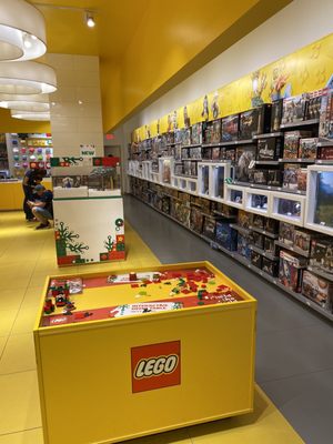 THE LEGO STORE - 301 Photos & 99 Reviews - Toy Stores - 1450 Ala Moana ...