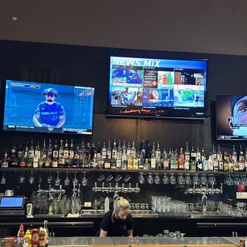 HOPMONK TAVERN - NOVATO - 648 Photos & 796 Reviews - 224 Vintage Way ...