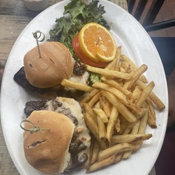 SUR AT THE BARNYARD - Updated September 2024 - 2125 Photos & 1603 ...