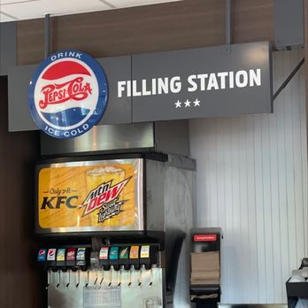 KFC - Updated October 2025 - 11 Photos & 22 Reviews - 45 Salem Tpke ...