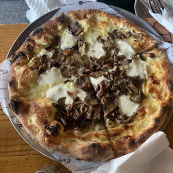 CRISPELLI’S BAKERY & PIZZERIA - Updated March 2025 - 483 Photos & 693 ...