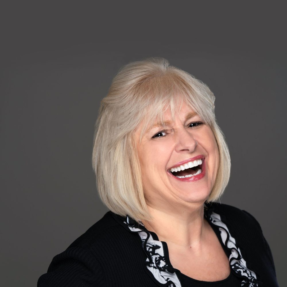 Lori Larocca's Instagram, Twitter & Facebook on IDCrawl