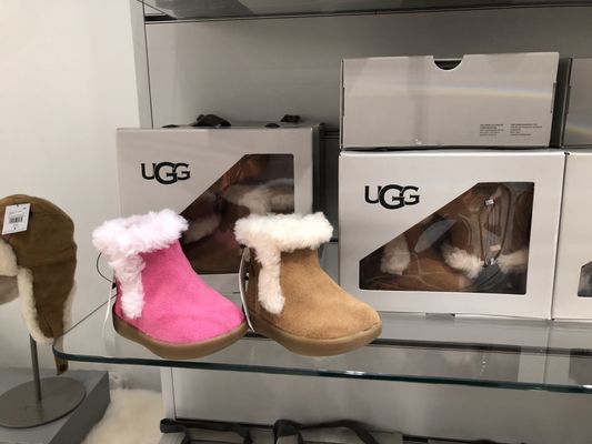 UGG OUTLET - Updated December 2025 - 20 Killingworth Turnpike, Clinton ...