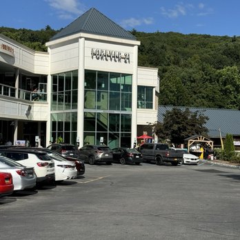 POCONO PREMIUM OUTLETS - Updated December 2025 - 261 Photos & 185 ...