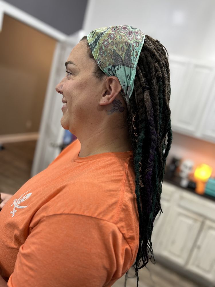 BEACHSIDE SALON - Updated December 2025 - 40 Photos - 2200 E 2nd St ...