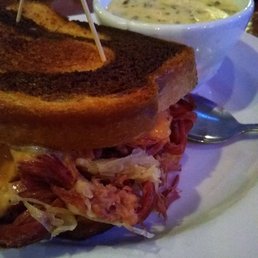 POG MAHONE’S PUB & GRILL - Updated December 2025 - 58 Photos & 83 ...