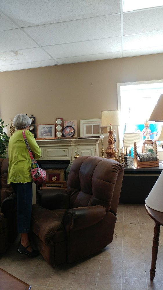 FORGET ME NOT - Updated July 2025 - 13 Photos - 604 Main St, Chester ...