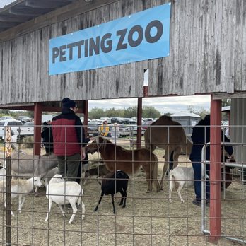 ELGIN CHRISTMAS TREE FARM - Updated December 2025 - 96 Photos & 60 ...