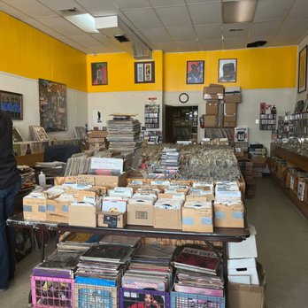 MEMORY LANE CD’S AND RECORDS - Updated January 2026 - 30 Photos & 34 ...