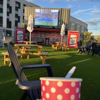 OAKLEY GREENS - Updated January 2025 - 48 Photos & 31 Reviews - 3065 ...