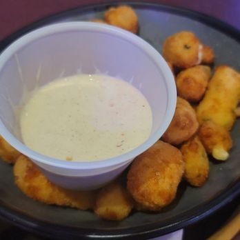 TJ CHUMPS - Updated August 2024 - 45 Photos & 65 Reviews - 559 S Main ...