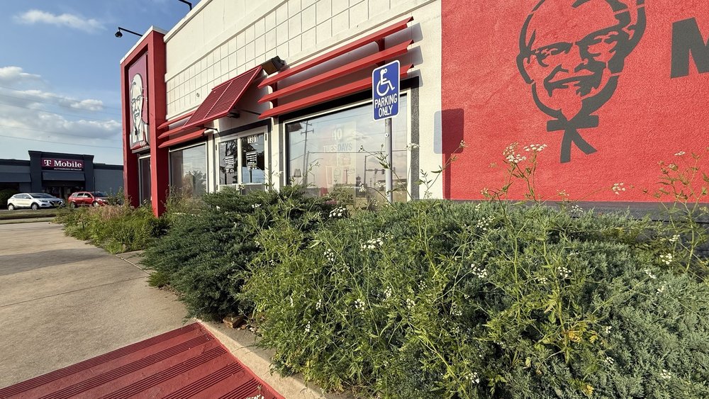 KFC - Updated July 2025 - 21 Reviews - 1301 Garth Brooks Blvd, Yukon ...
