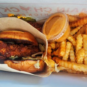 MAIN CHICK HOT CHICKEN - 234 Photos & 206 Reviews - 5175 Linda Vista Rd ...