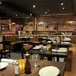 THE OAK HOUSE - Updated October 2025 - 331 Photos & 124 Reviews - 2 ...