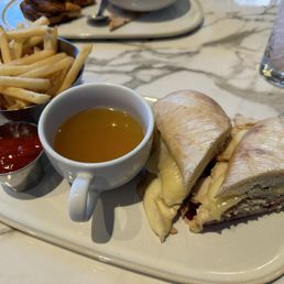 BIRDIE’S BARROOM AND KITCHEN - Updated January 2026 - 283 Photos & 143 ...