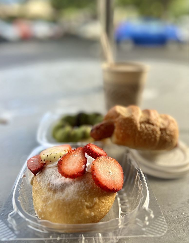 BRUG BAKERY MANOA MARKETPLACE - Updated January 2025 - 211 Photos & 65 ...