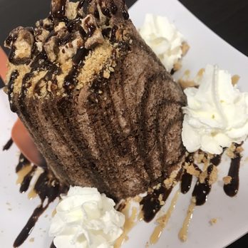 VAMPIRE PENGUIN - Updated July 2024 - 290 Photos & 120 Reviews - 1102 E ...