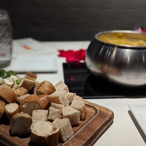 THE MELTING POT - HOUSTON - 906 Photos & 579 Reviews - 6100 Westheimer ...