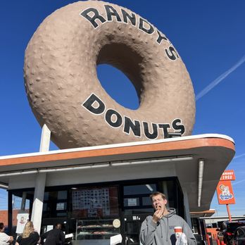RANDY’S DONUTS - Updated June 2024 - 4593 Photos & 3448 Reviews - 805 W ...