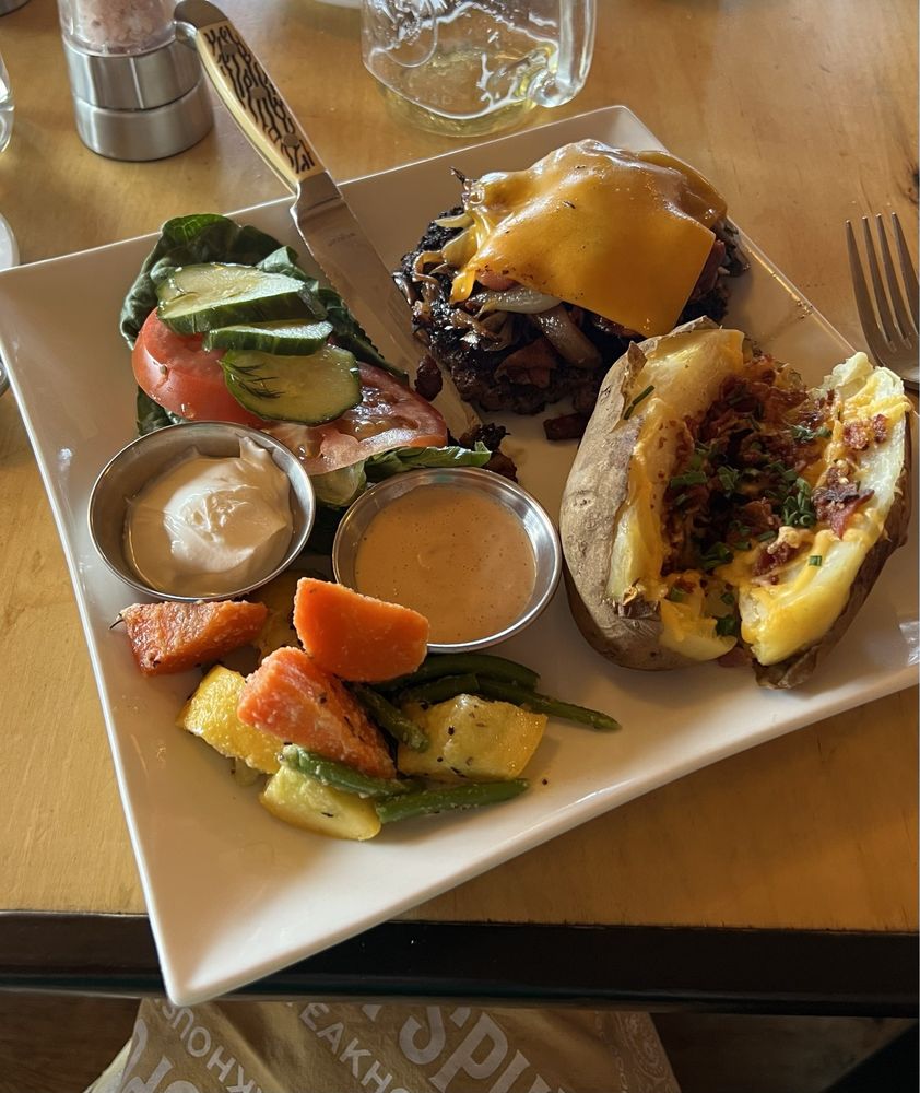 BROKEN SPUR INN & STEAKHOUSE - Updated August 2024 - 97 Photos & 120 ...