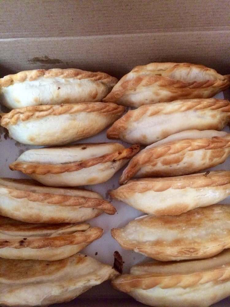 LA CHACHA - Empanadas - Hermana A. Damevin 100, Caleta Olivia ...
