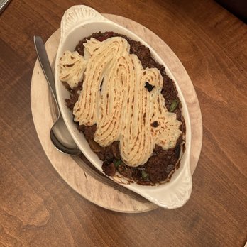 THE GOLDEN LAMB - Updated December 2024 - 609 Photos & 414 Reviews - 27 ...