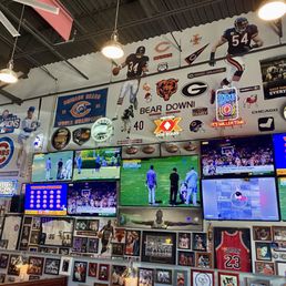 BOBBY G’S CHICAGO EATERY & SPORTS BAR - Updated September 2025 - 251 ...