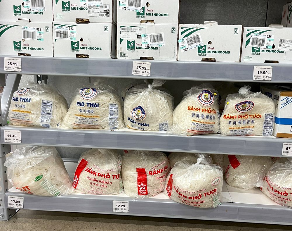 SHAMROCK FOODSERVICE WAREHOUSE - Updated 05/2025 - 55 Photos - 2802 S ...