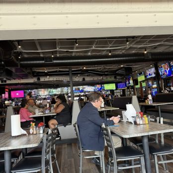 BENCH WARMERS SPORTS GRILL - Updated December 2025 - 104 Photos & 50 ...