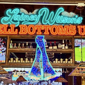 LAINEY WILSON’S BELL BOTTOMS UP - Updated September 2025 - 171 Photos ...