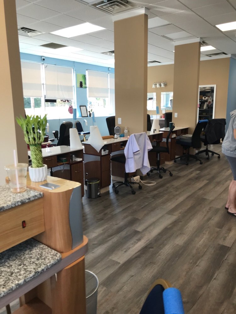 H.T. NAILS - 28 Photos & 14 Reviews - 143 Douglas Ave, Holland ...