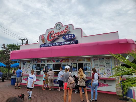 CAROUSEL FROZEN TREATS - 94 Photos & 138 Reviews - 346 Waterloo St ...