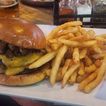 LOONEY’S PUB - Updated January 2025 - 273 Photos & 382 Reviews - 8150 ...