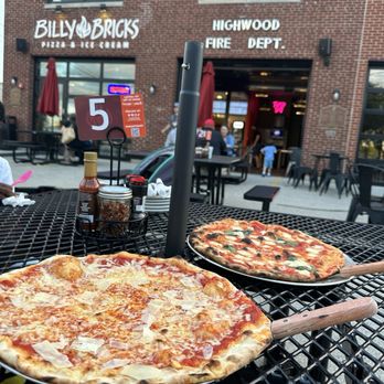 BILLY BRICKS PIZZA & ICE CREAM - Updated August 2025 - 83 Photos & 17 ...