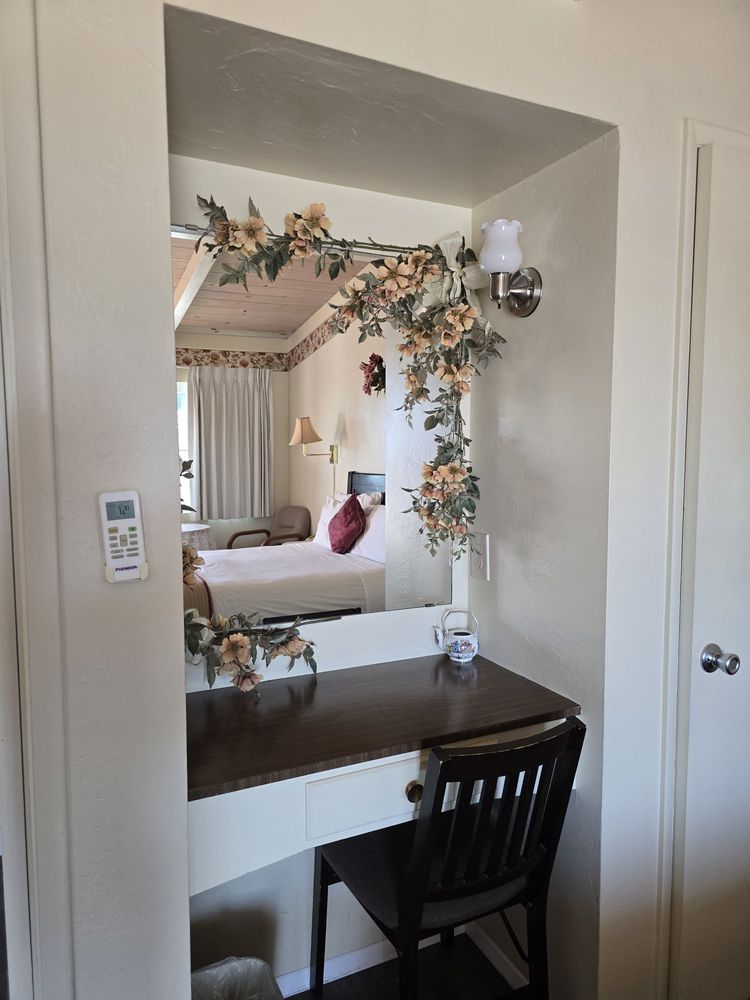 SUNDOWN INN - Updated April 2026 - 120 Photos & 180 Reviews - 640 Main ...