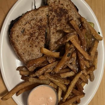 LOCALZ BISTRO - Updated May 2025 - 285 Photos & 321 Reviews - 1850 E ...