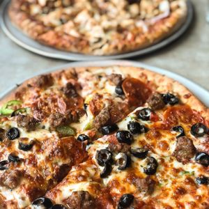 HELLO PIZZA - 101 Photos & 152 Reviews - Pizza - 3904 Sunnyside Rd ...