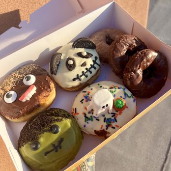 CALIFORNIA DONUTS - Updated May 2024 - 6260 Photos & 3082 Reviews ...