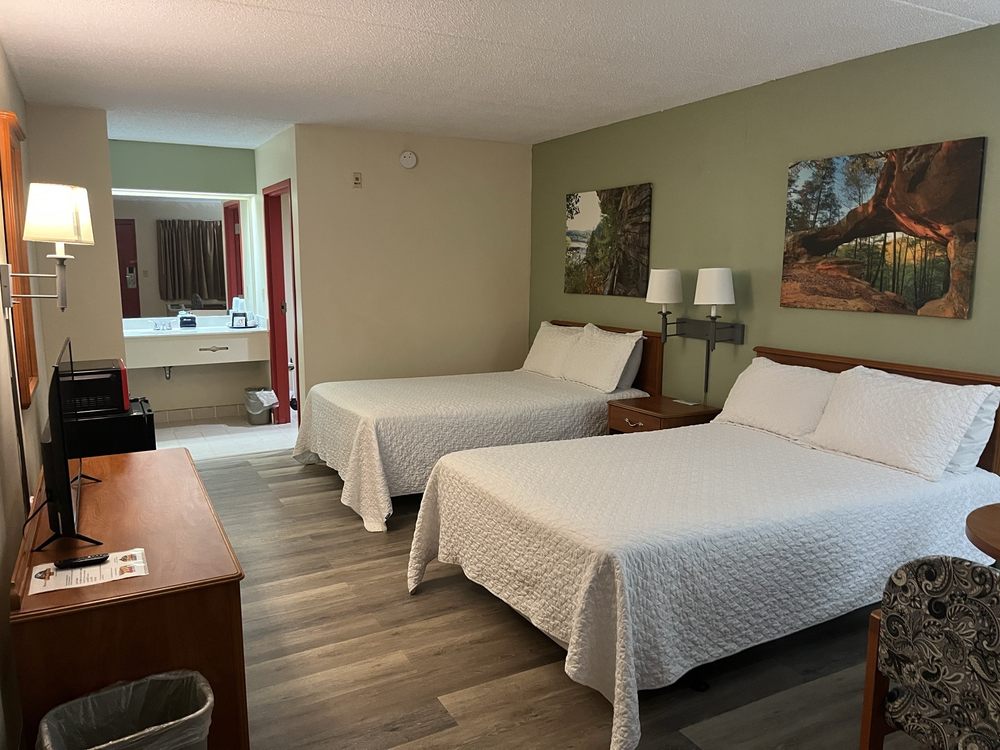 RED RIVER GORGE INN - Updated January 2026 - 21 Photos - 182 Quillens ...