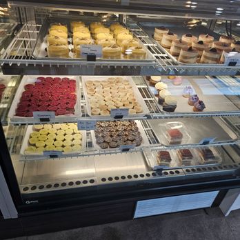 DEE’S DONUTS & PASTRY - Updated January 2026 - 61 Photos & 58 Reviews ...