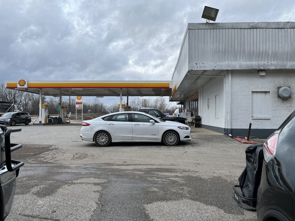 LONGTOWN TRAVEL CENTER & CAFE - Updated October 2025 - 17 Photos - 3965 ...