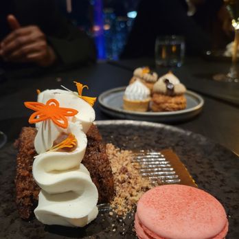 AERA - Updated December 2025 - 220 Photos & 46 Reviews - 8 Spadina ...