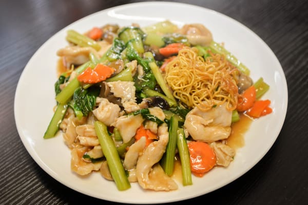 GOLDEN TREASURE RESTAURANT - Updated December 2025 - 48 Photos - 272 ...