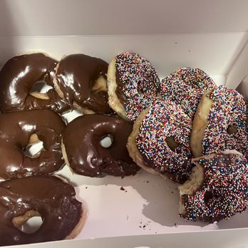 MAX’S DONUT SHOP - Updated January 2025 - 183 Photos & 340 Reviews ...