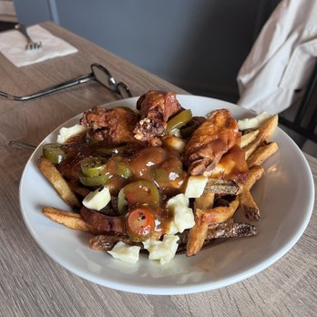 POUTINEVILLE - Updated June 2024 - 643 Photos & 610 Reviews - 1365 Rue ...