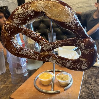 THE BENCH BAR & GRILL - Updated May 2024 - 270 Photos & 145 Reviews ...