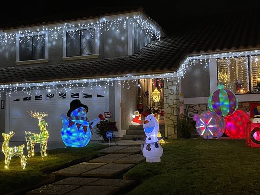 BREA CHRISTMAS LIGHT NEIGHBORHOOD - Updated January 2025 - 1406 Photos ...